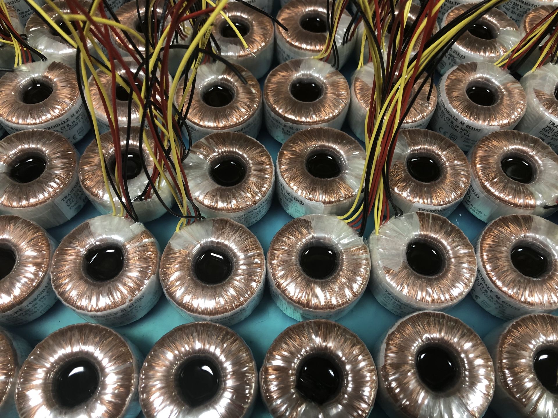 Come Scegliere un Trasformatore Toroidale: Guida Completa